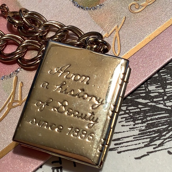 Avon | Jewelry | Vintage Avon 965 Presidential Award Charm Bracelet ...